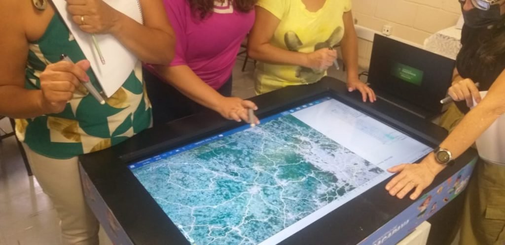 Mesa Interativa Touch Screen – Engeaudio